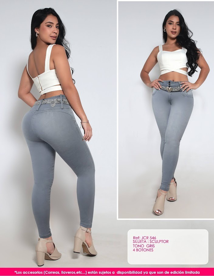 Gray Sculptor with Buttons – Latin Attractive